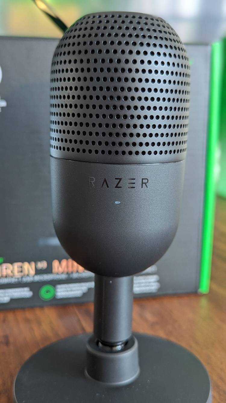 Review: Razer Seiren V3 Chroma & Mini Microphones